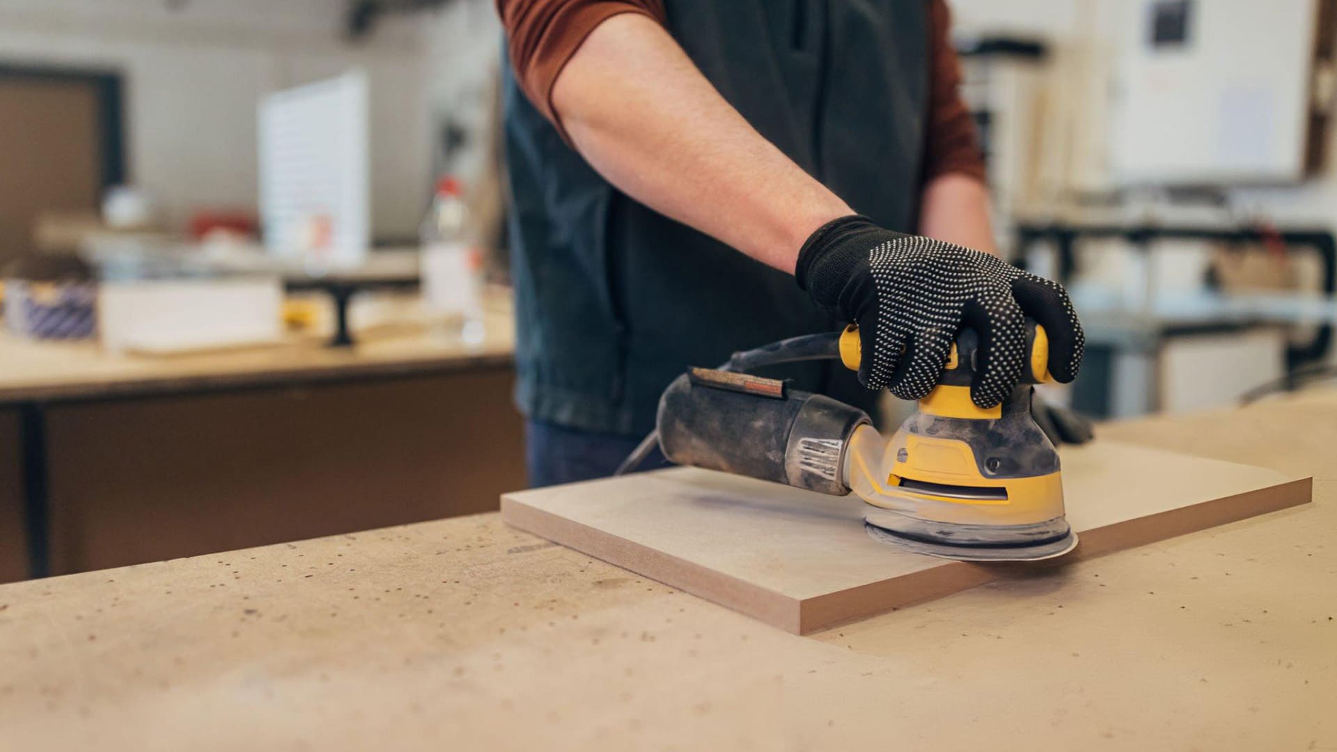 How to Use an Orbital Sander? Everything You Need to Know - MaxXT