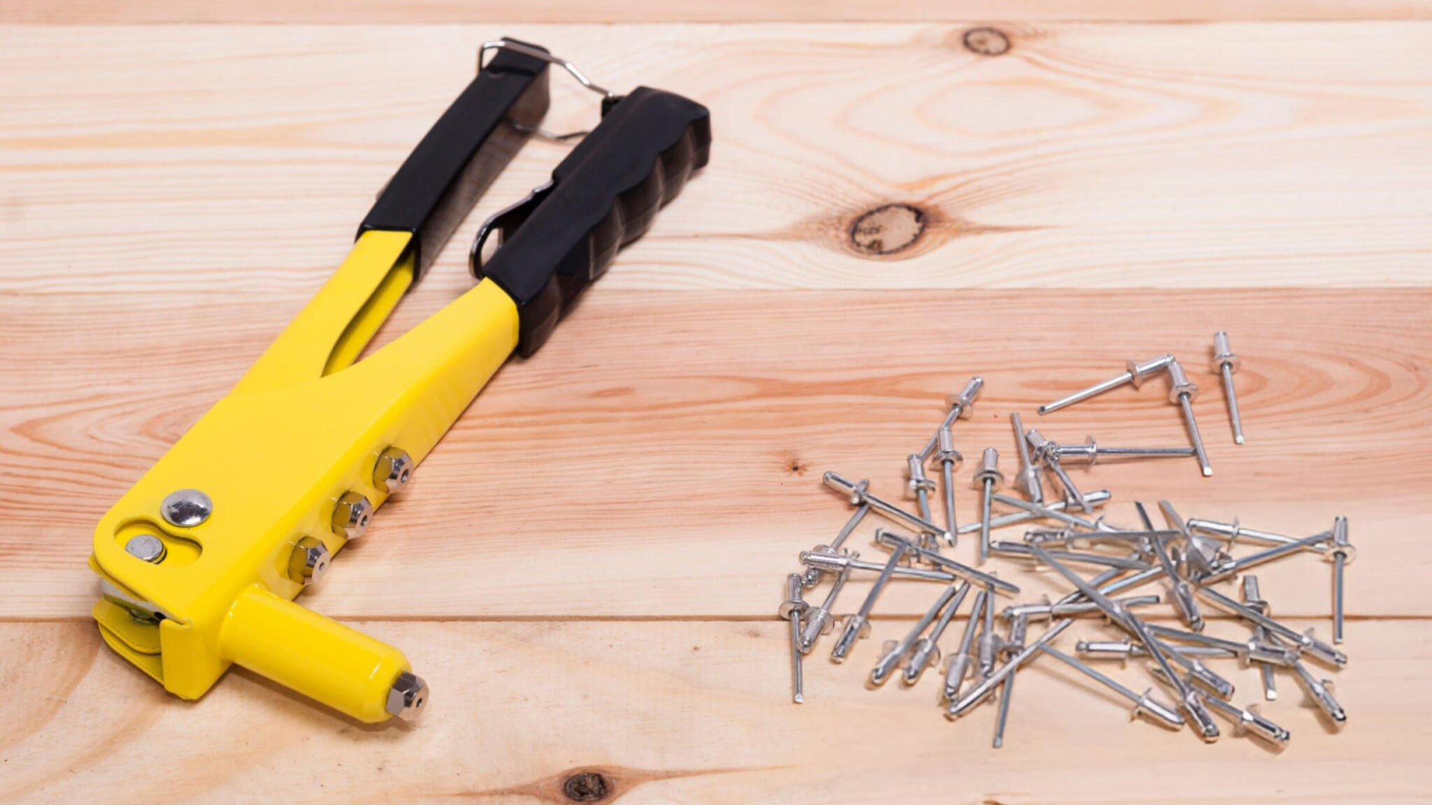 How to Use a Rivet Gun? - MaxXT